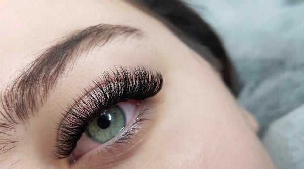 The Best Eyelash Extensions for a Wispy Effect: What to Look For - Method Lash
